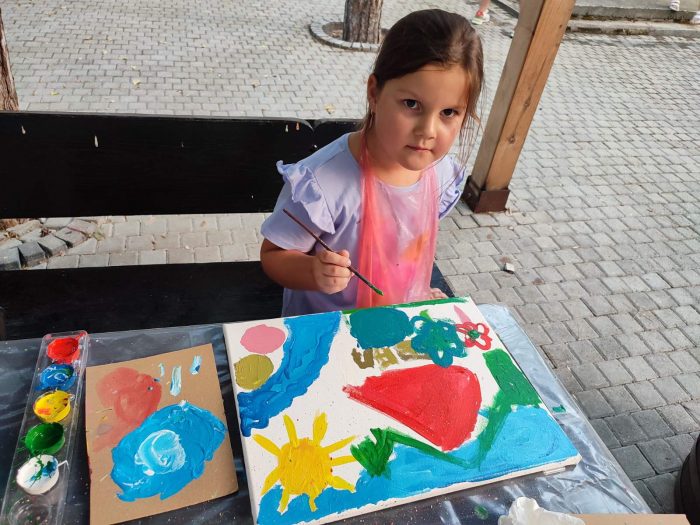 ДЕЦА СЛИКААТ ЗА ДА ПОМОГНАТ НА ДРУГИ: Младите сликари од Кавадарци ќе ...